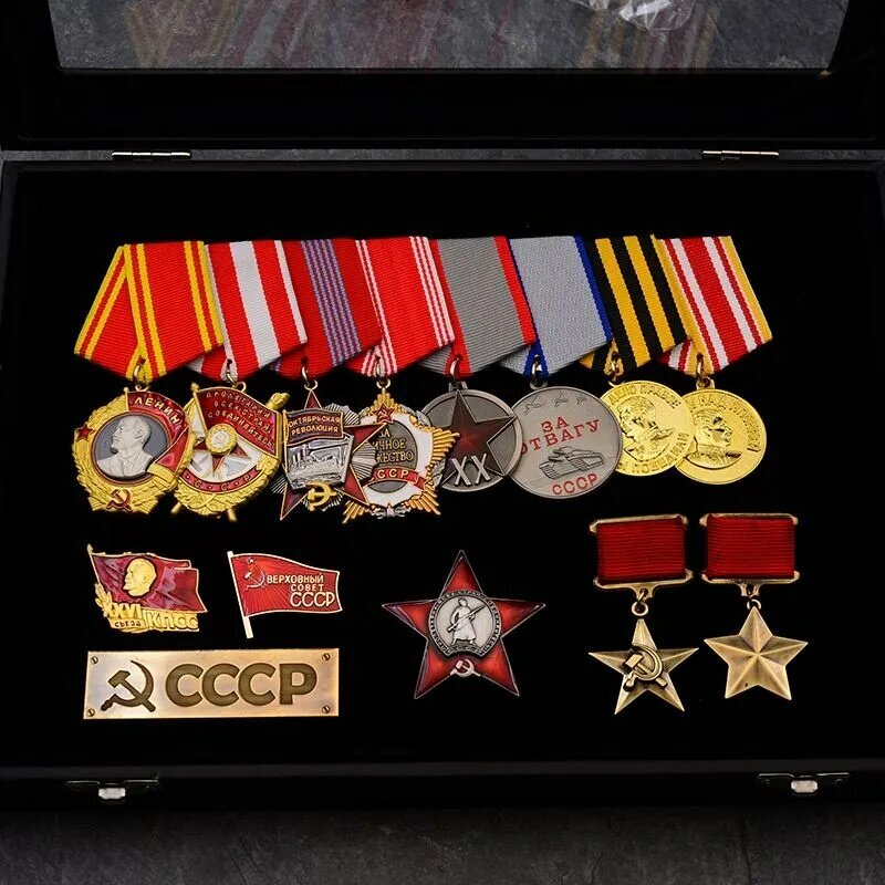 Подарочная коробка с советской медалью CCCP; набор из 13 предметов