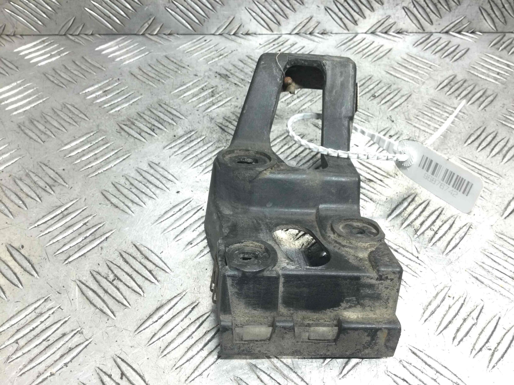 Б/У Кронштейн крепления крыла переднего левого Audi A4 B6 (2000-2005) 2004 г.