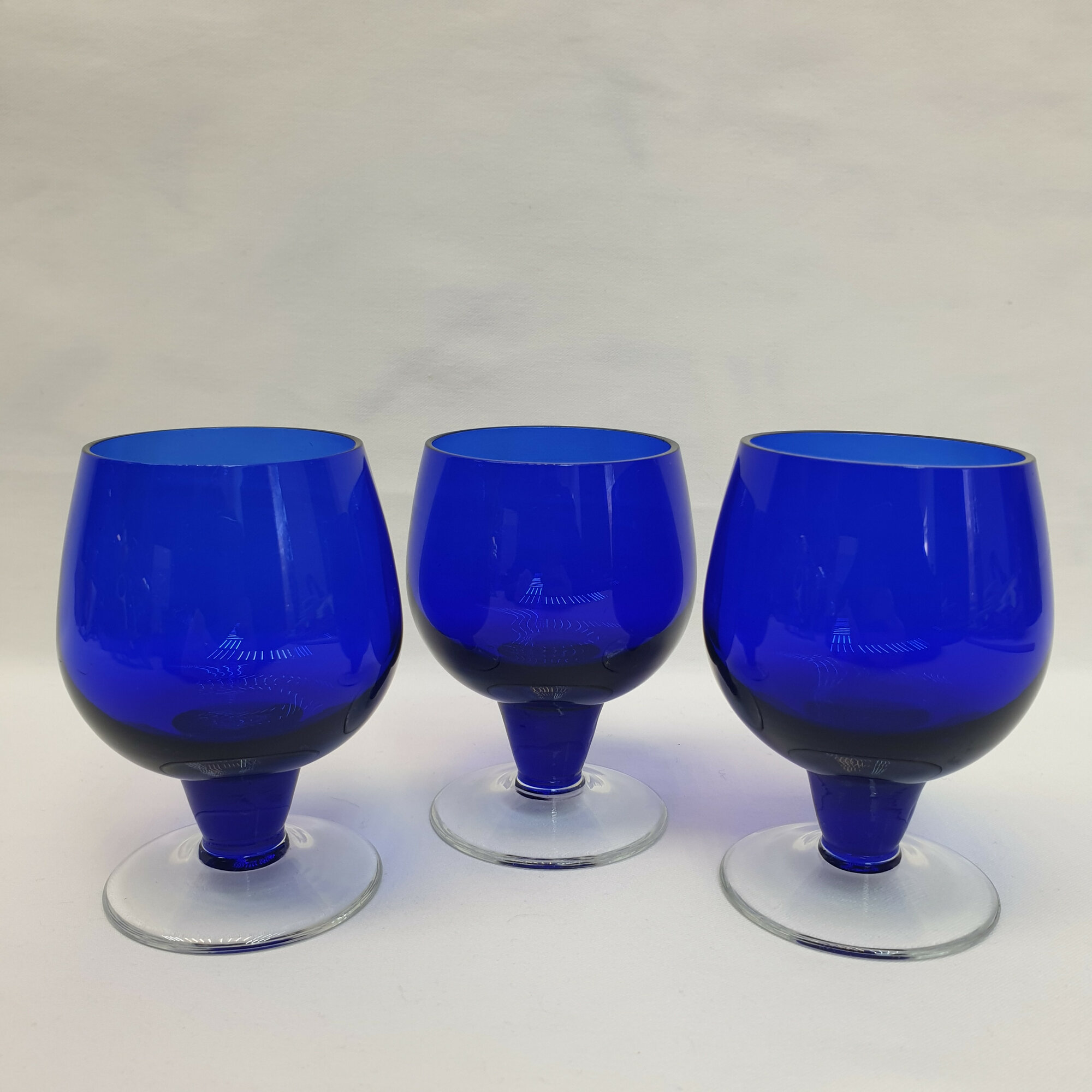 Набор рюмок 3 шт 100 мл, кобальтовое стекло, высота 9 см. Винтаж, СССР.