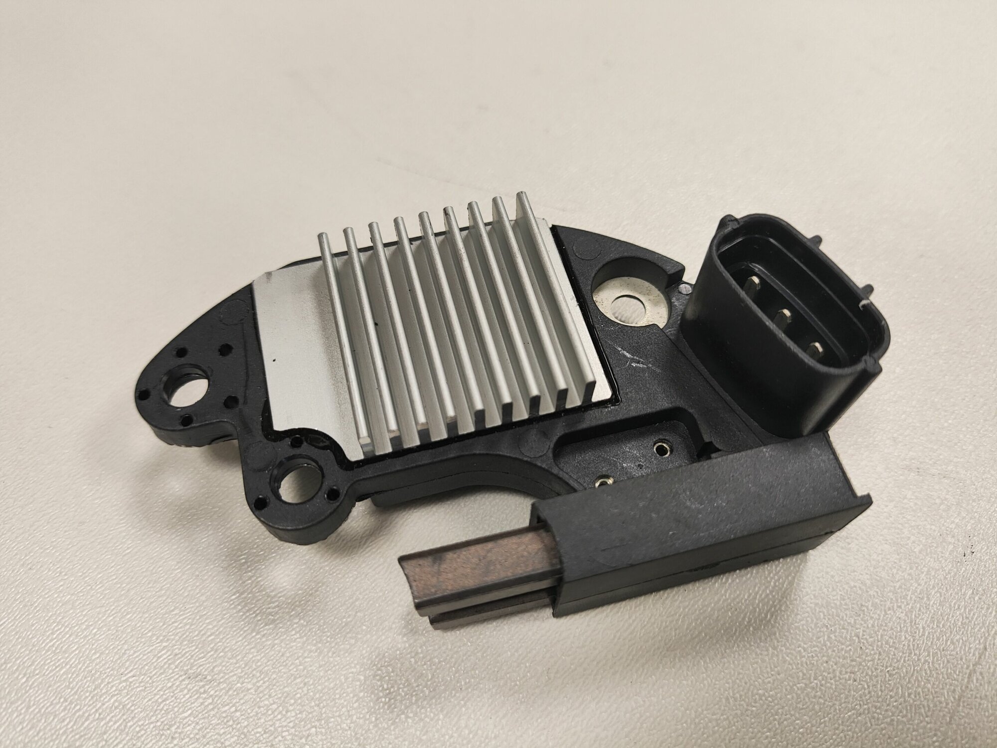 Реле генератора Geely Emgrand EC7 [1.5 16V 5MT хетчбэк] E090100101