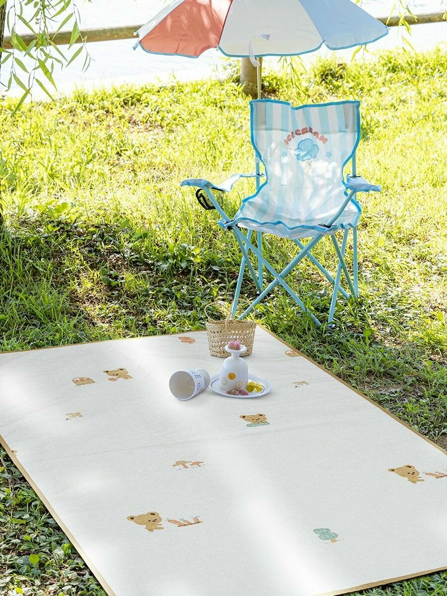 Водонепроницаемый коврик для пикника и пляжа Picnic Mat 145х200х0.3 см, Мишка
