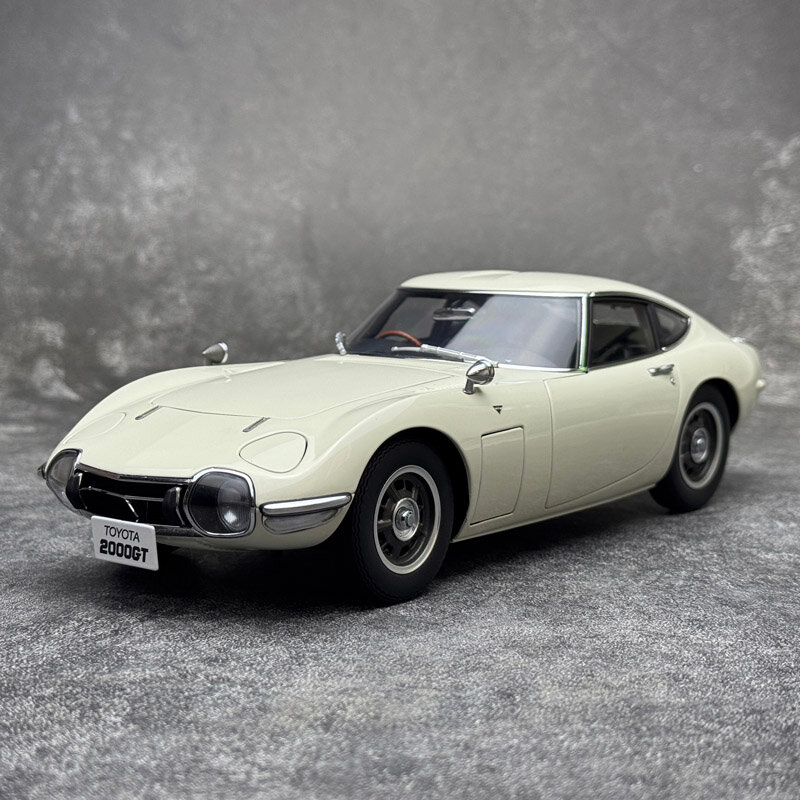 Машинка AUTOart 1:18 Тойота 2000GT 1967 Модель легкосплавного автомобиля