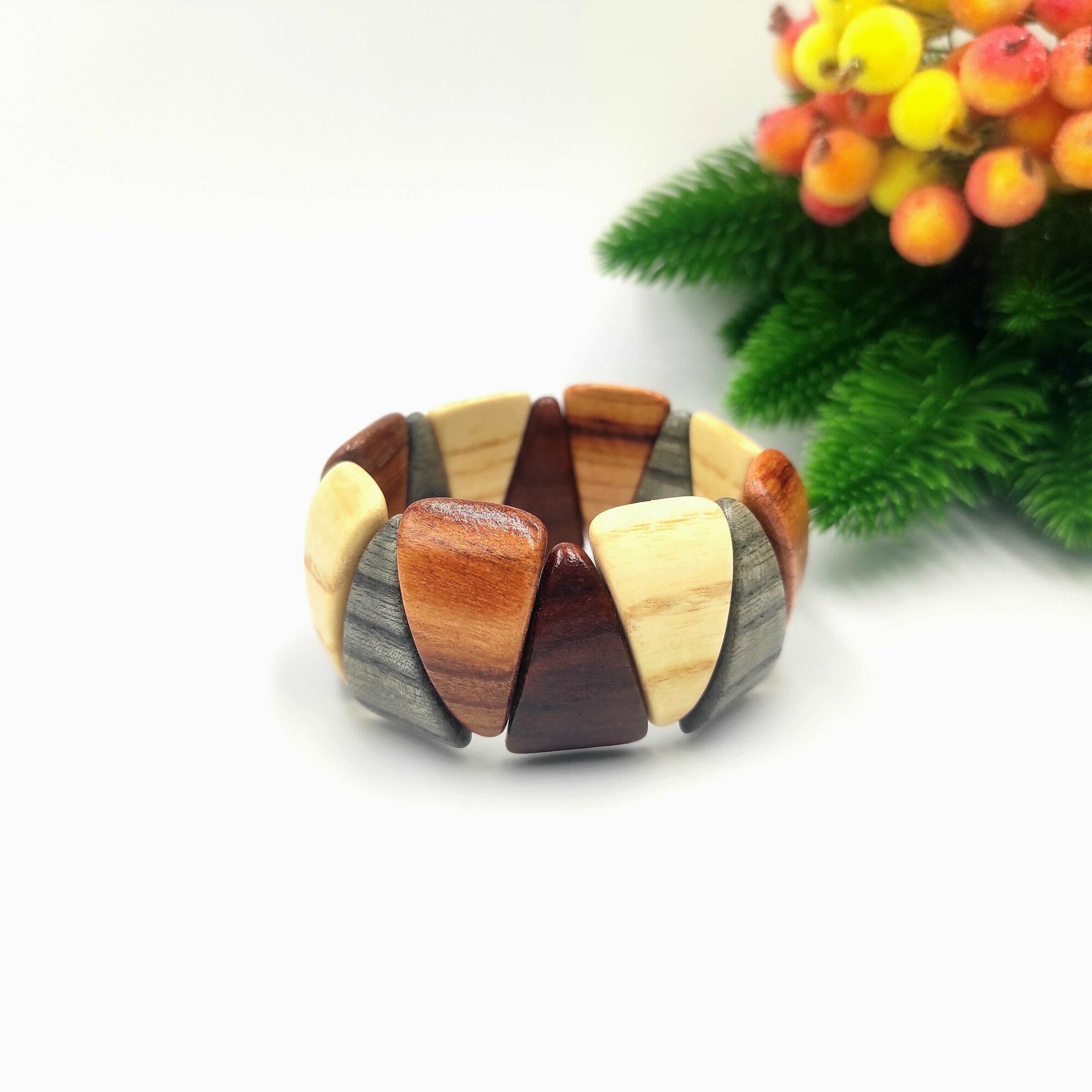 Жесткий браслет