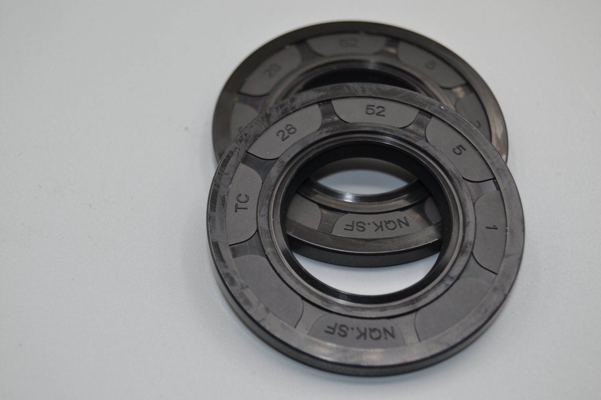 Манжеты сальники 28x52x5 (2шт)