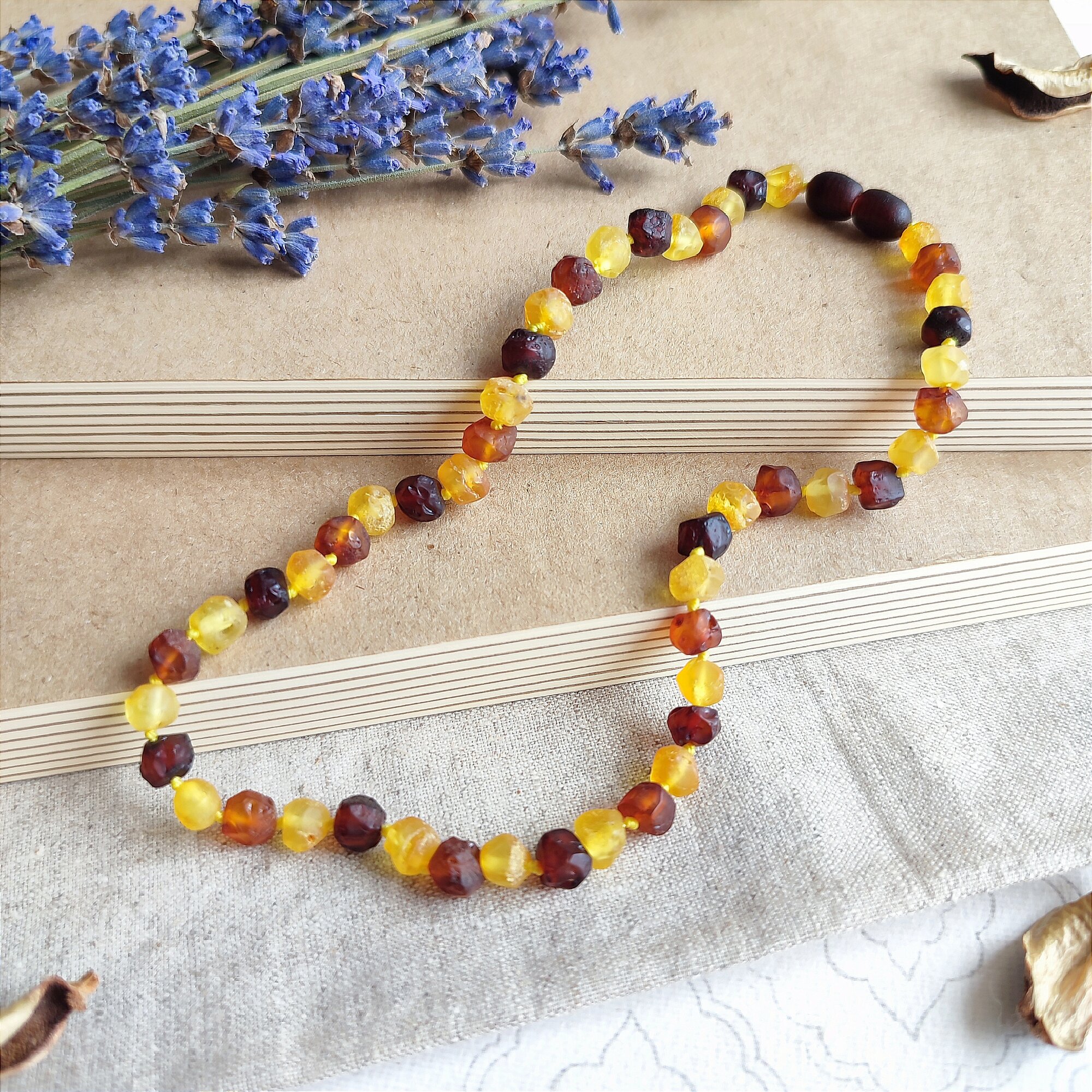 Бусы, янтарь