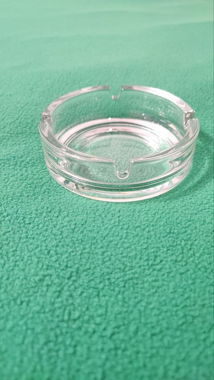 Стеклянная пепельница, круглая