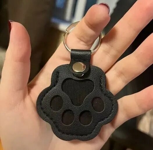 Капсула для шерсти питомца Брелок-ключница След лапы , PU-кожа, подарок владельцам кошек и собак