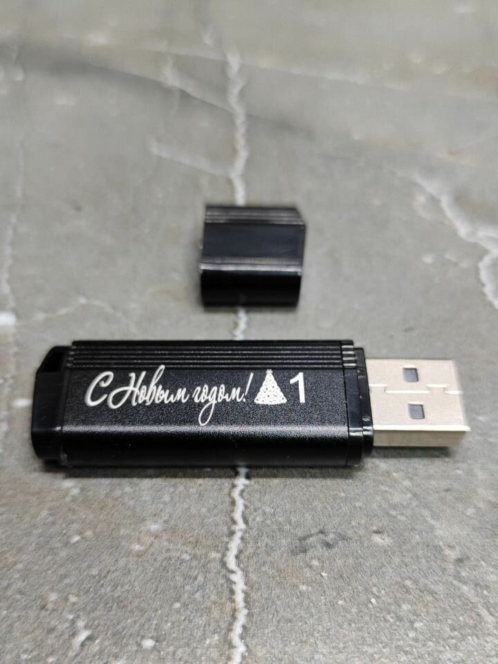 Сборник Новогодних песен часть 1. (65 CD, 1300 песен на флешке)