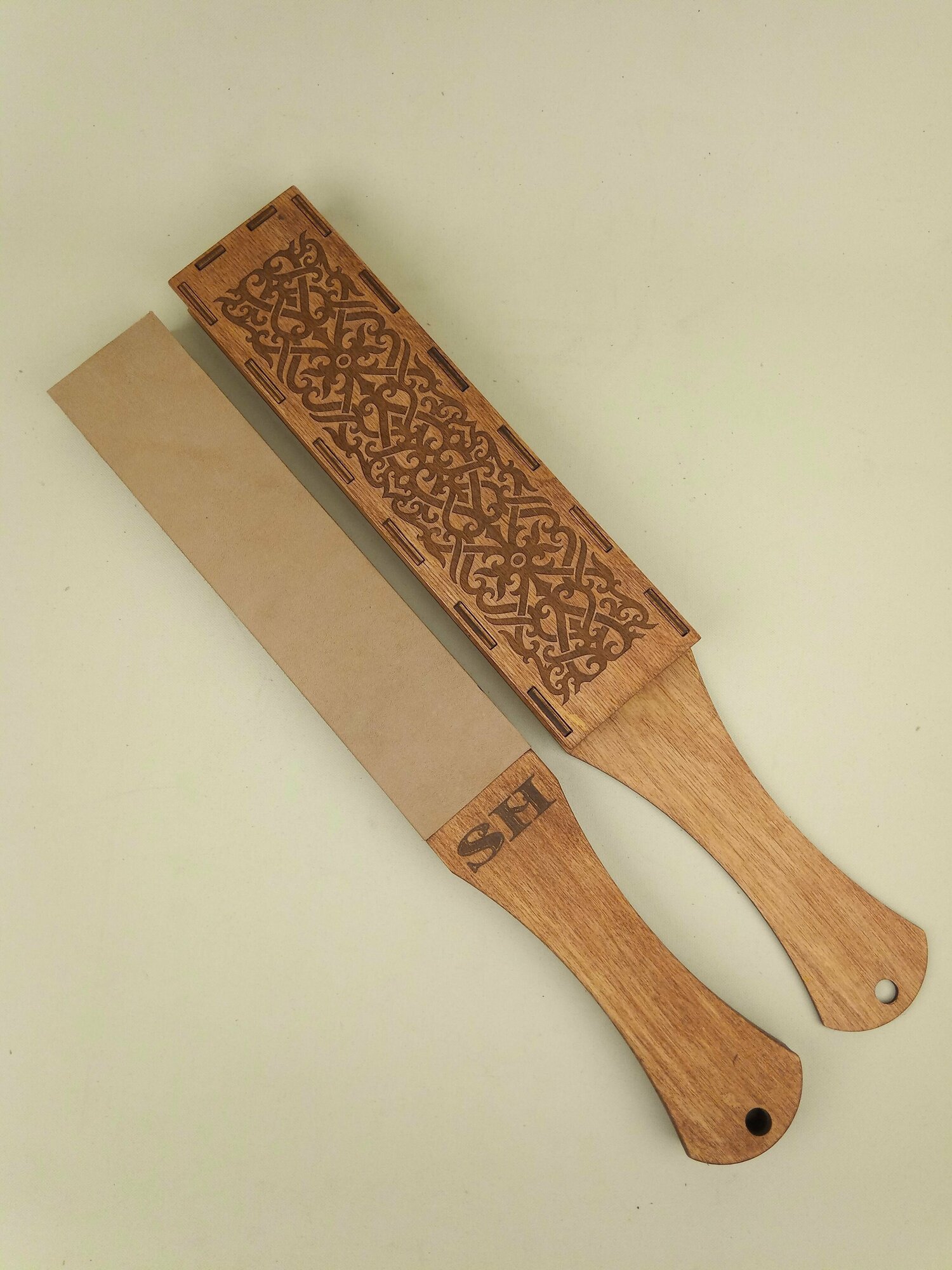 Б-003 Брусок в чехле для правки - доводки опасных бритв, ножей, режущего инструмента профессионалов (кожа 3 - 3.2мм. натуральный)