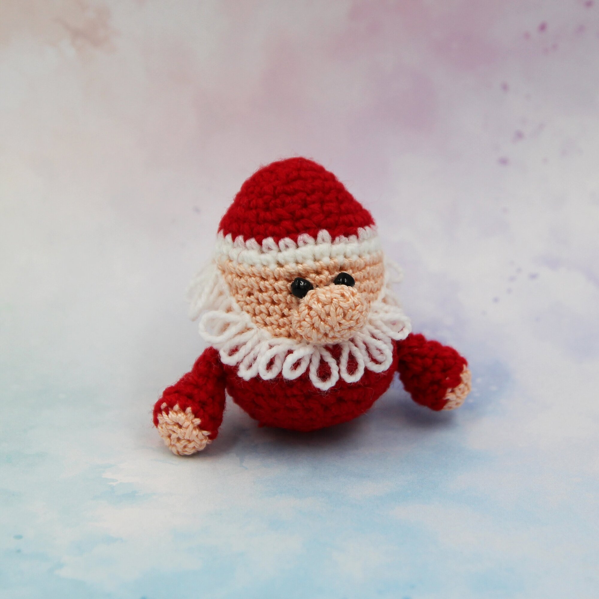 Вязаный Дед Мороз 7 см. Игрушка ручной работы.