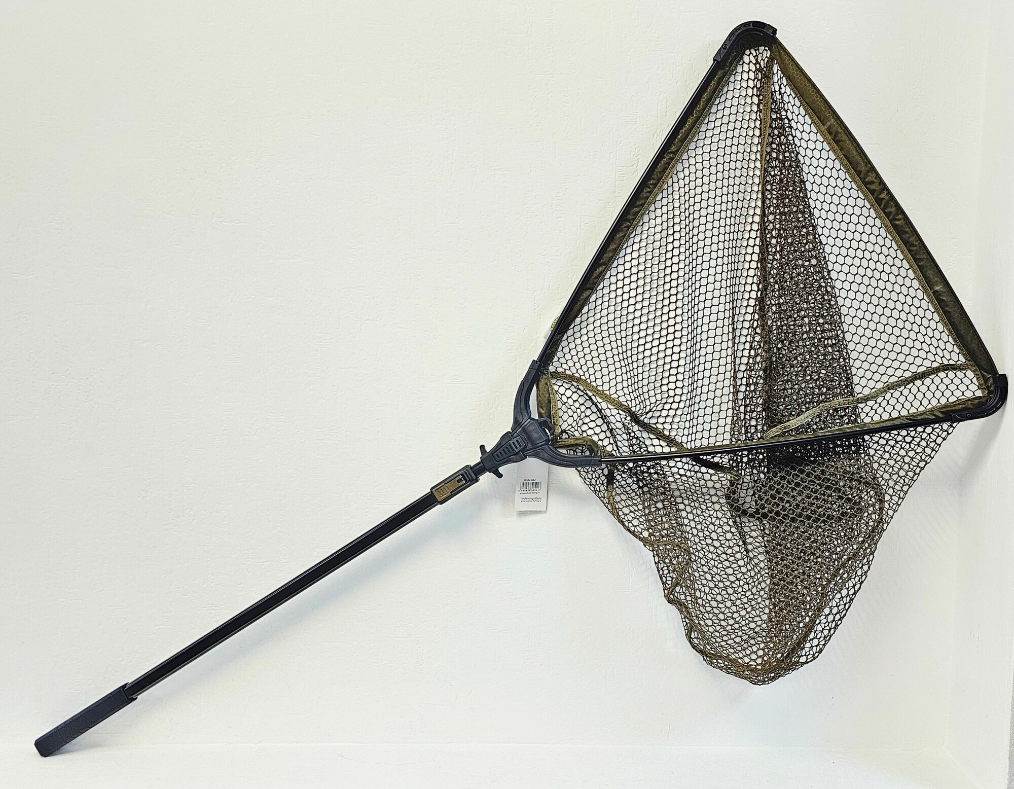 Подсачек треугольник телескопический компактный с сеткой AntiHook, зеленый 200 см.