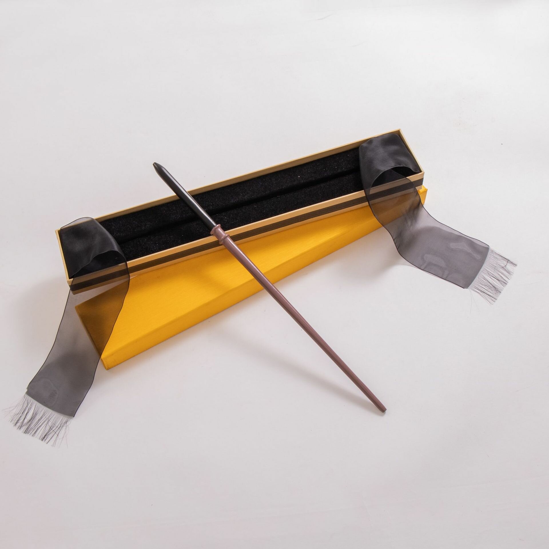 Гарри Поттер Металлическая палочка с сердечником Рождественская подарочная коробка Билет Таблица заклинаний Офисный культурный реквизит для косплея 9. Подарочная коробка с красной лентой горячего тиснения Малфоя