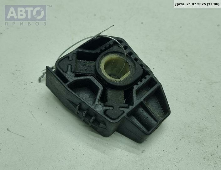 Кронштейн радиатора Volkswagen Golf-4