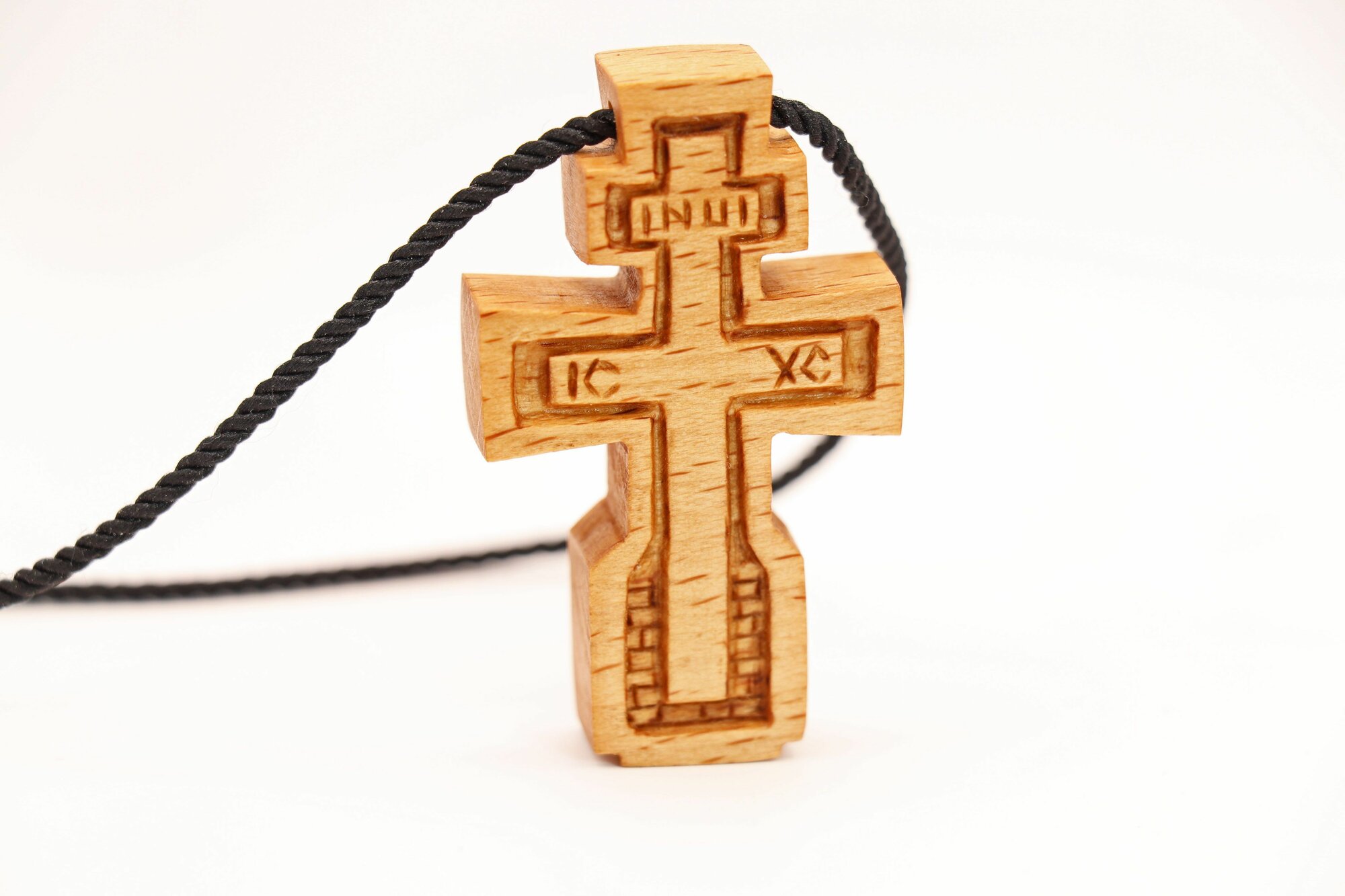 Крест ручной работы из бука, с резными буквами