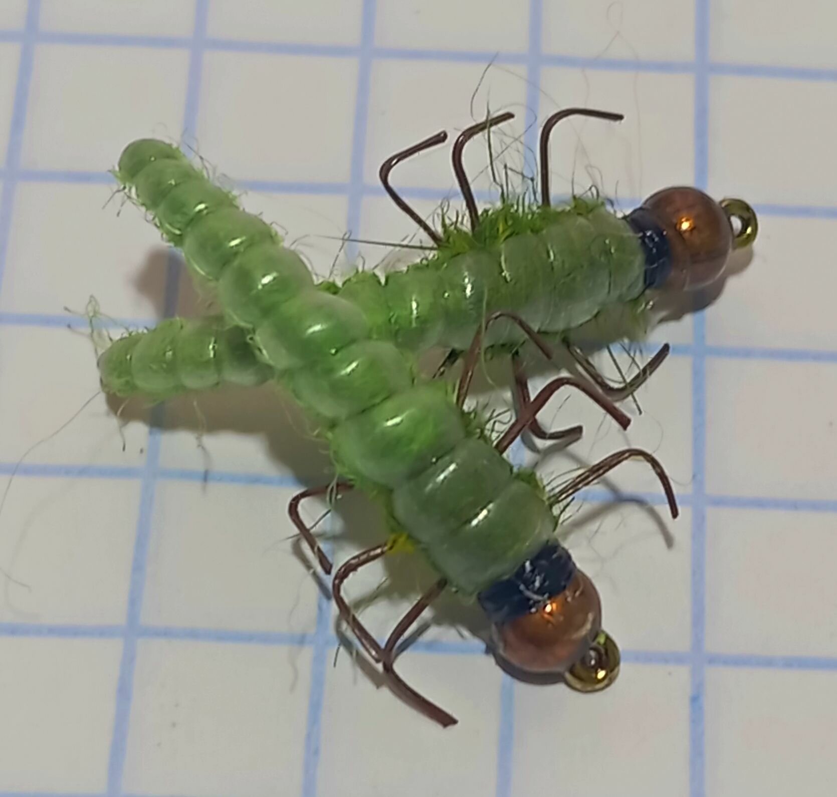 Реалистичная мушка "Ручейник". С латунной головкой . На одинарном крючке номер 12. 2 штуки.