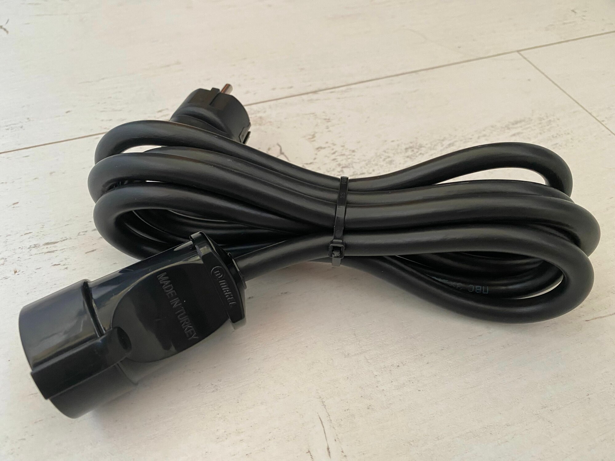 Удлинитель силовой 3х2.5мм2 черный, 1 розетка 3.0 метра.