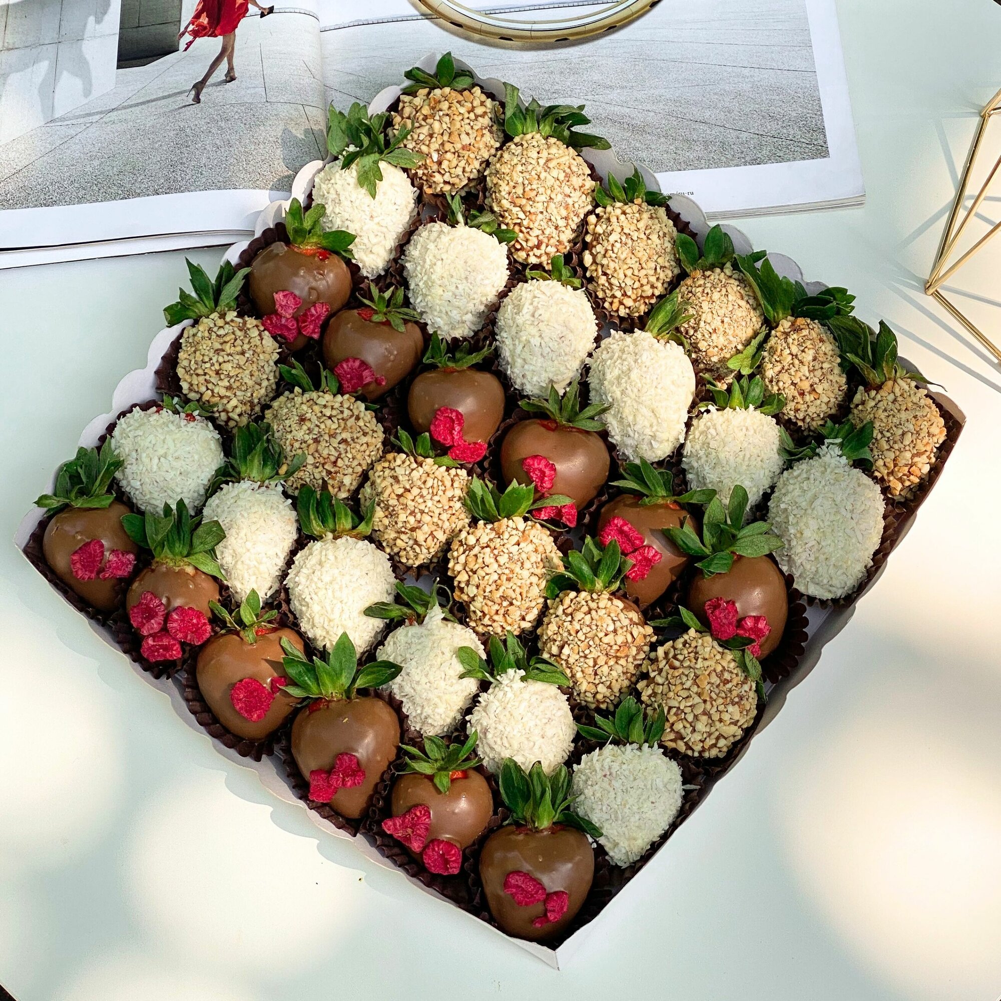 Клубника в шоколаде набор в коробке "Bounty" 25-30 шт Конфеты натуральные шоколадные