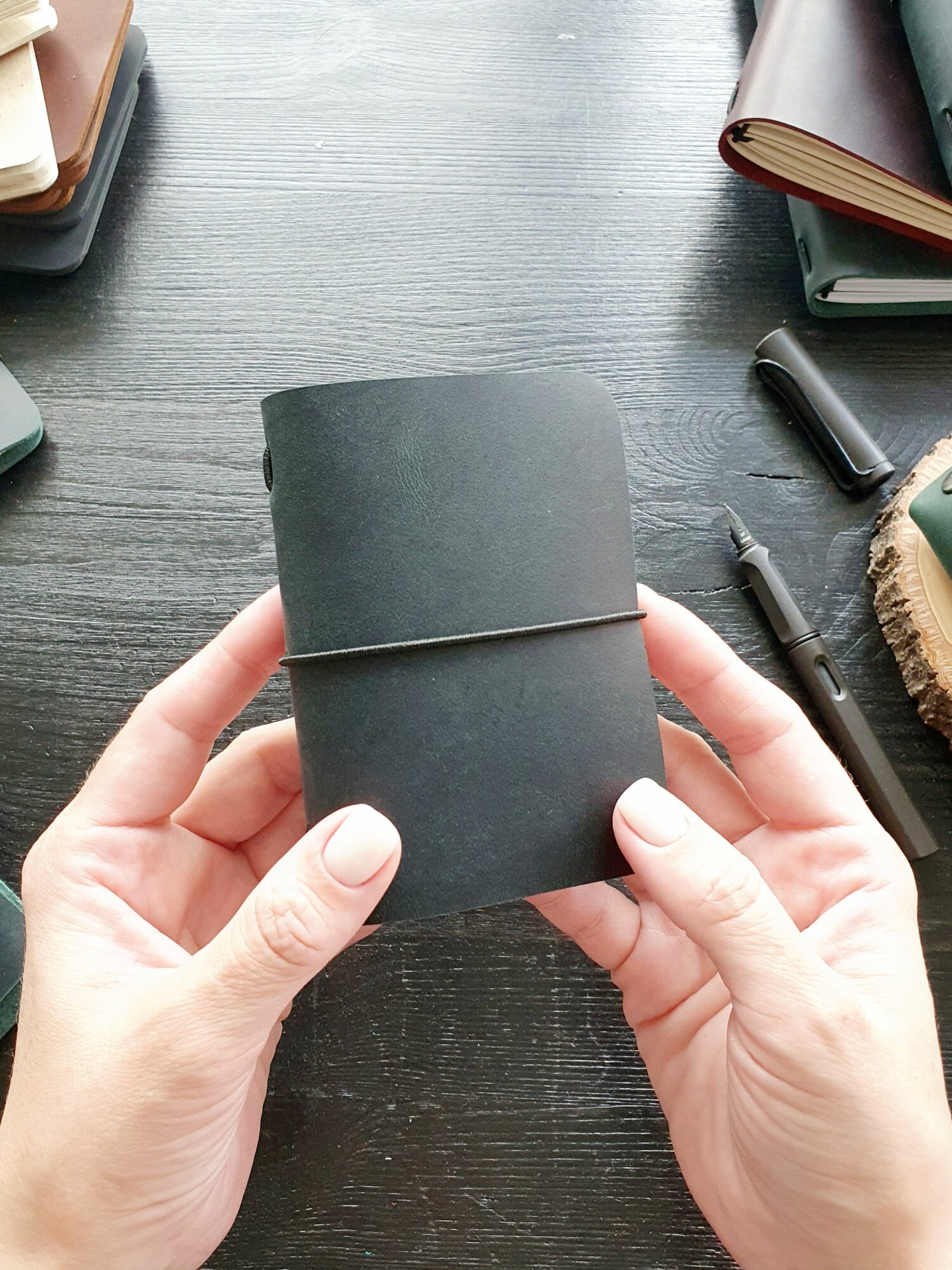 Блокнот формата А7 (8,5х11см) в обложке из натуральной кожи со сменными тетрадями / записная книжка