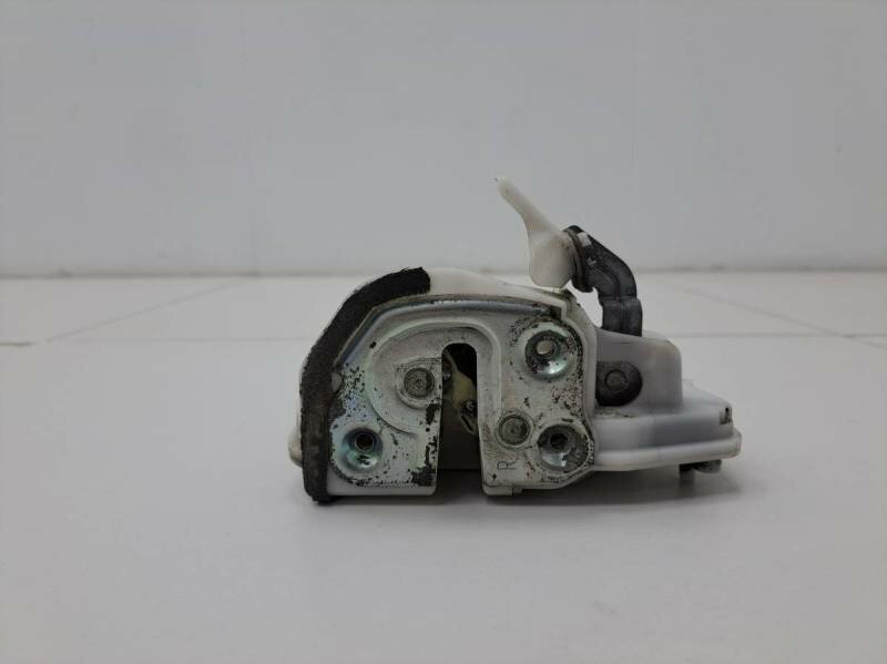 Замок двери задней правой Mazda 3 BL 2009-2013
