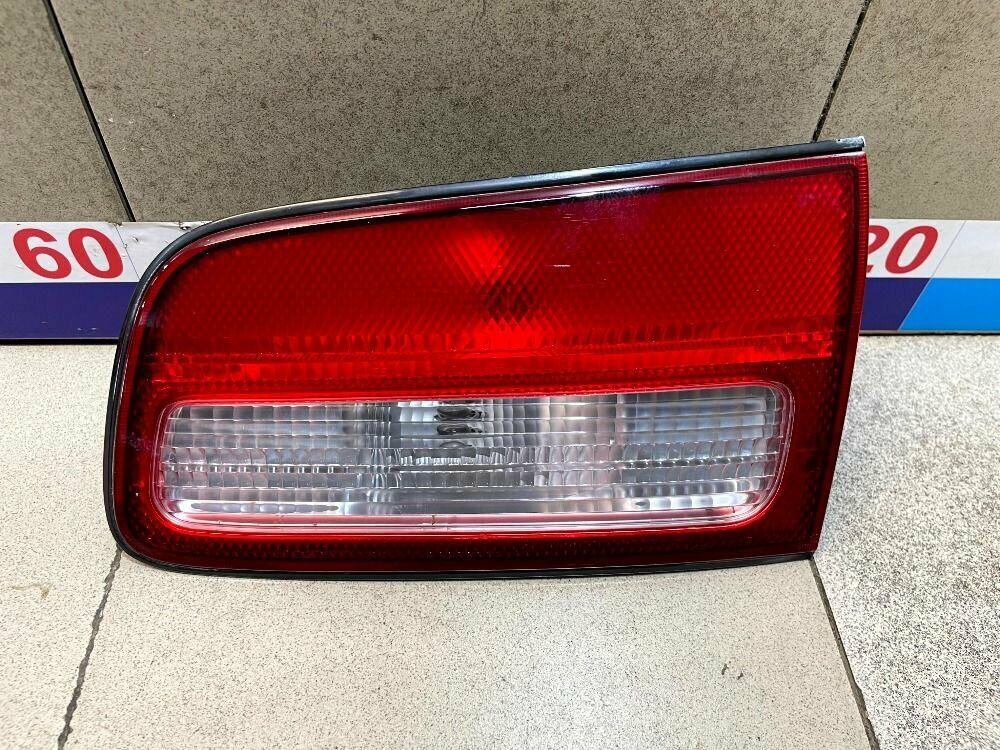 Фонарь задний внутренний правый Nissan Liberty 26550WF126