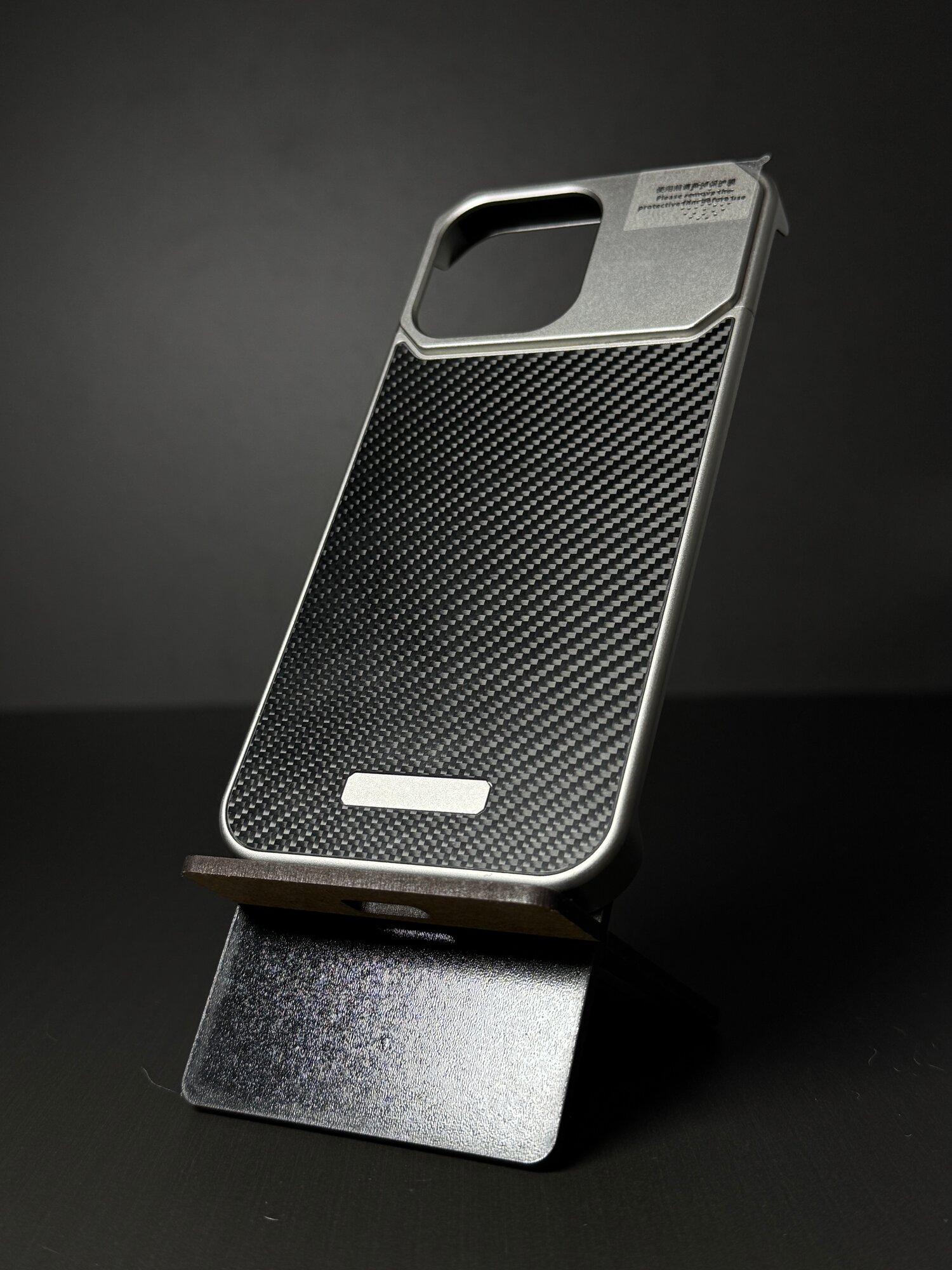 Чехол Айфон 15 Про Макс / чехол iPhone 15 Pro Max Kevlar Metal Case, Алюминиевый, Золотистый, Карбоновая вставка