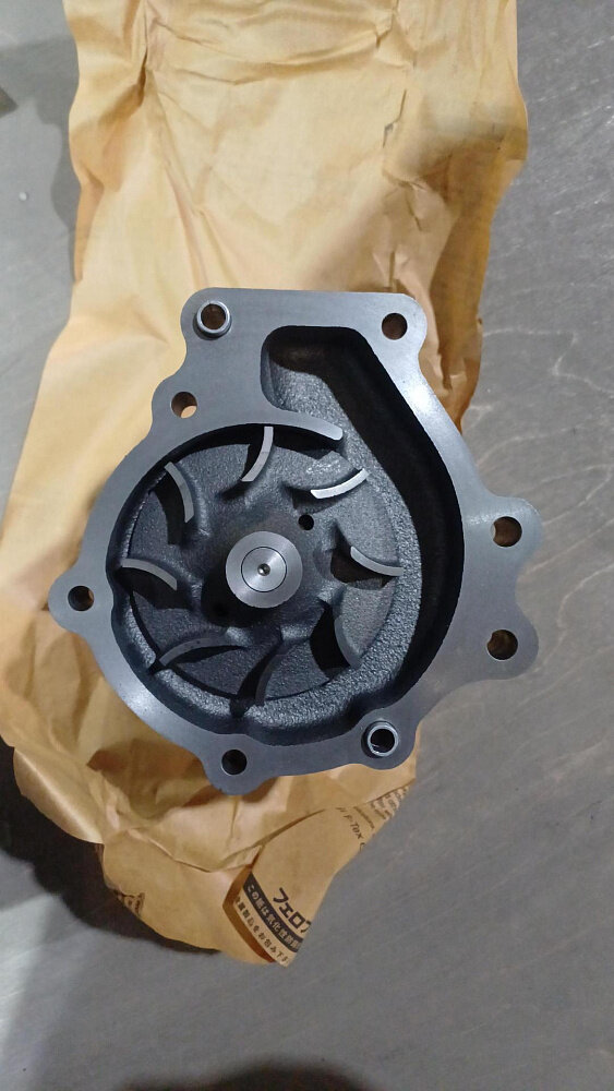 Насос водяной (помпа) 4HK1 (IOP) 8980228220 высококачественный компонент системы охлаждения двигателя