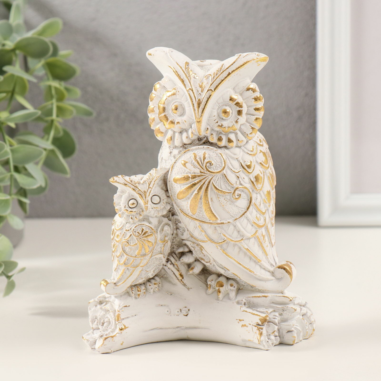 Фигурка полистоун "Сова с совёнком на коряге", белый с золотой патиной, 11.5x6.5x14.5 см