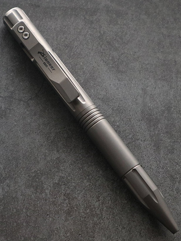 Шариковая ручка Mancope из титанового сплава с выдвижным механизмом и черными чернилами стильный и надежный инструмент для письма