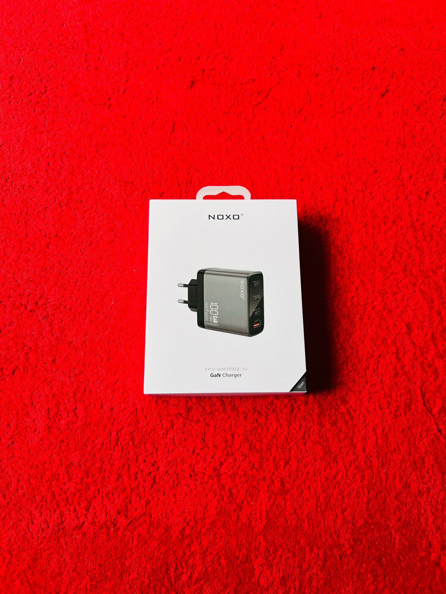 Адаптер NOXO с четырьмя портами и мощностью 100 Вт, CHN-P-3 поддерживает протоколы PD и QC 3.0.