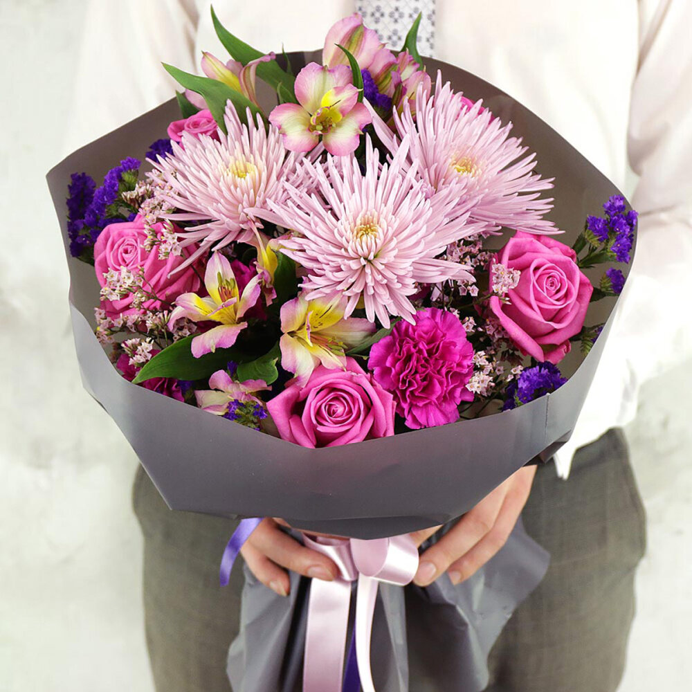 Букет Букет Маркет "Ассорти", розы, хризантемы, гвоздики, лимониум, статица, альстромерии, 40 см