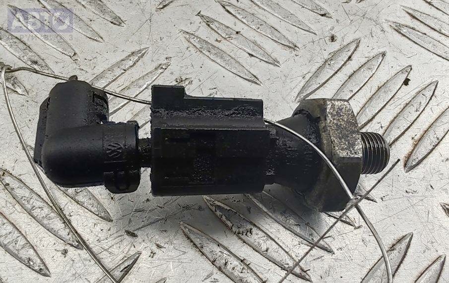 Датчик давления масла Skoda Octavia mk2 (A5 1Z) 2004-2013