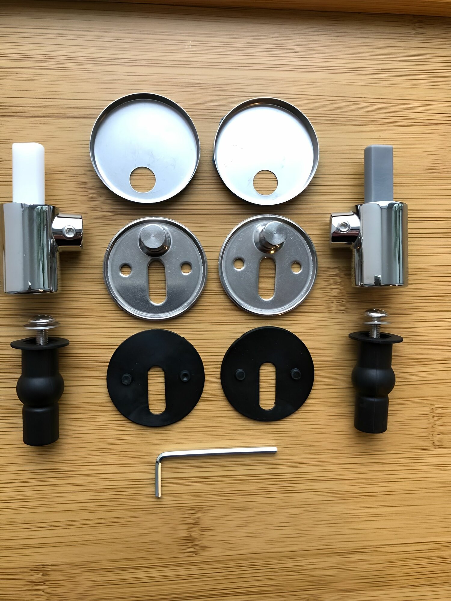 Комплект креплений крышки унитаза с микролифтом в сборе, универсальное крепление крышки-сиденья унитаза в сборе