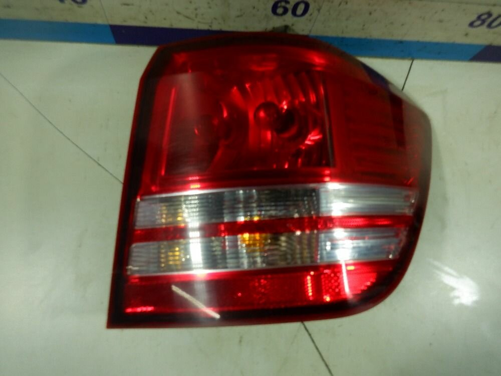 Фонарь задний правый Dodge Journey