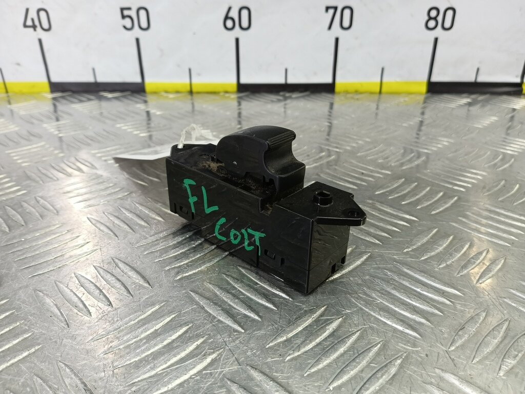 Кнопка стеклоподъемника Б/У для MITSUBISHI COLT Z30 (2002—2012) 8608A077