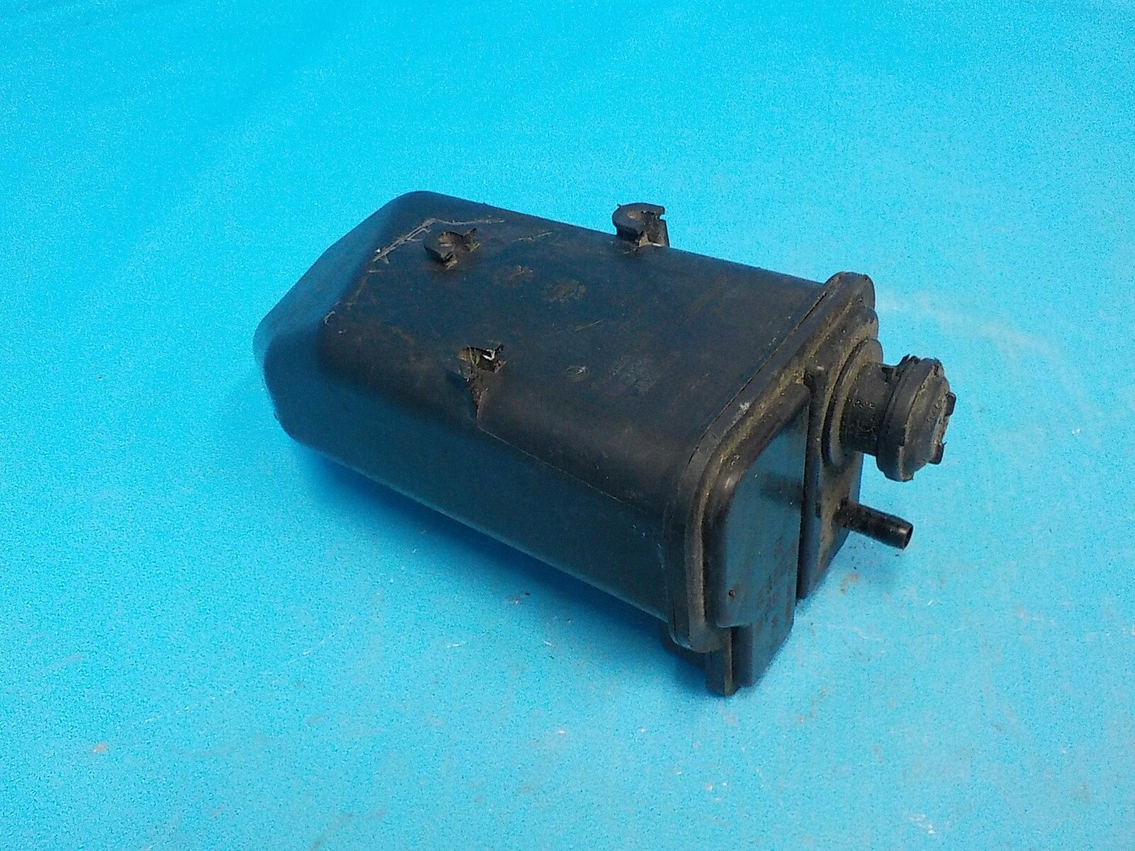 Топливный абсорбер (угольный фильтр) SKODA Yeti 2009-2018 1K0201801E - Б/У