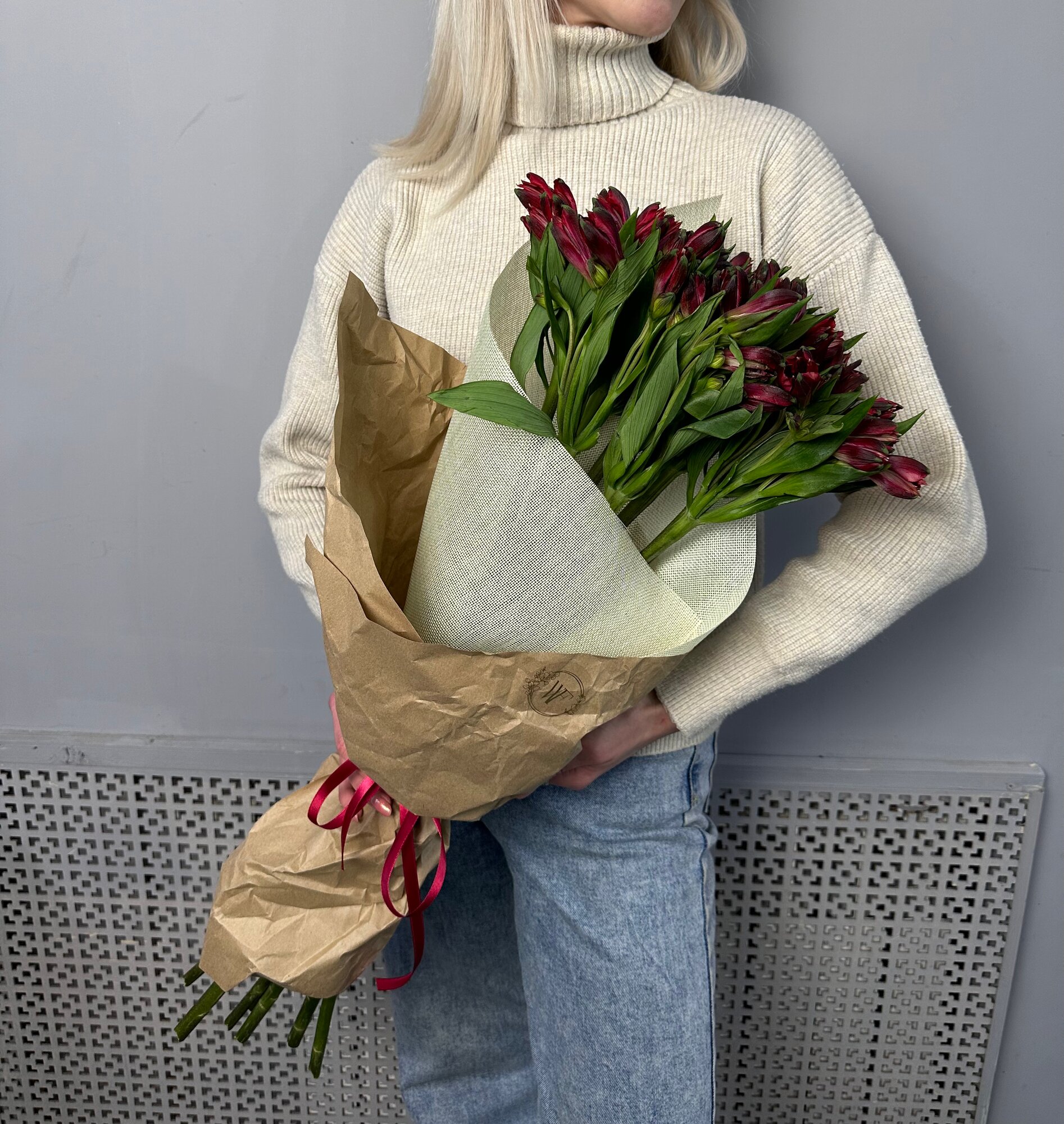 WEST FLORA Бордовые Чернила: альстромерия бордовая – эксклюзивный букет с доставкой