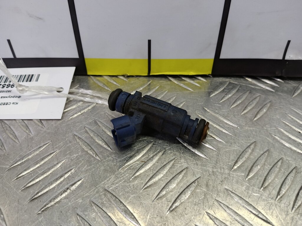 Форсунка топливная Б/У для Kia Ceed ED (2006—2010) 353102B000