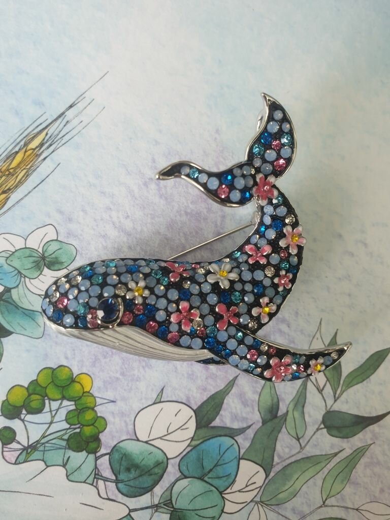 Брошь, стразы