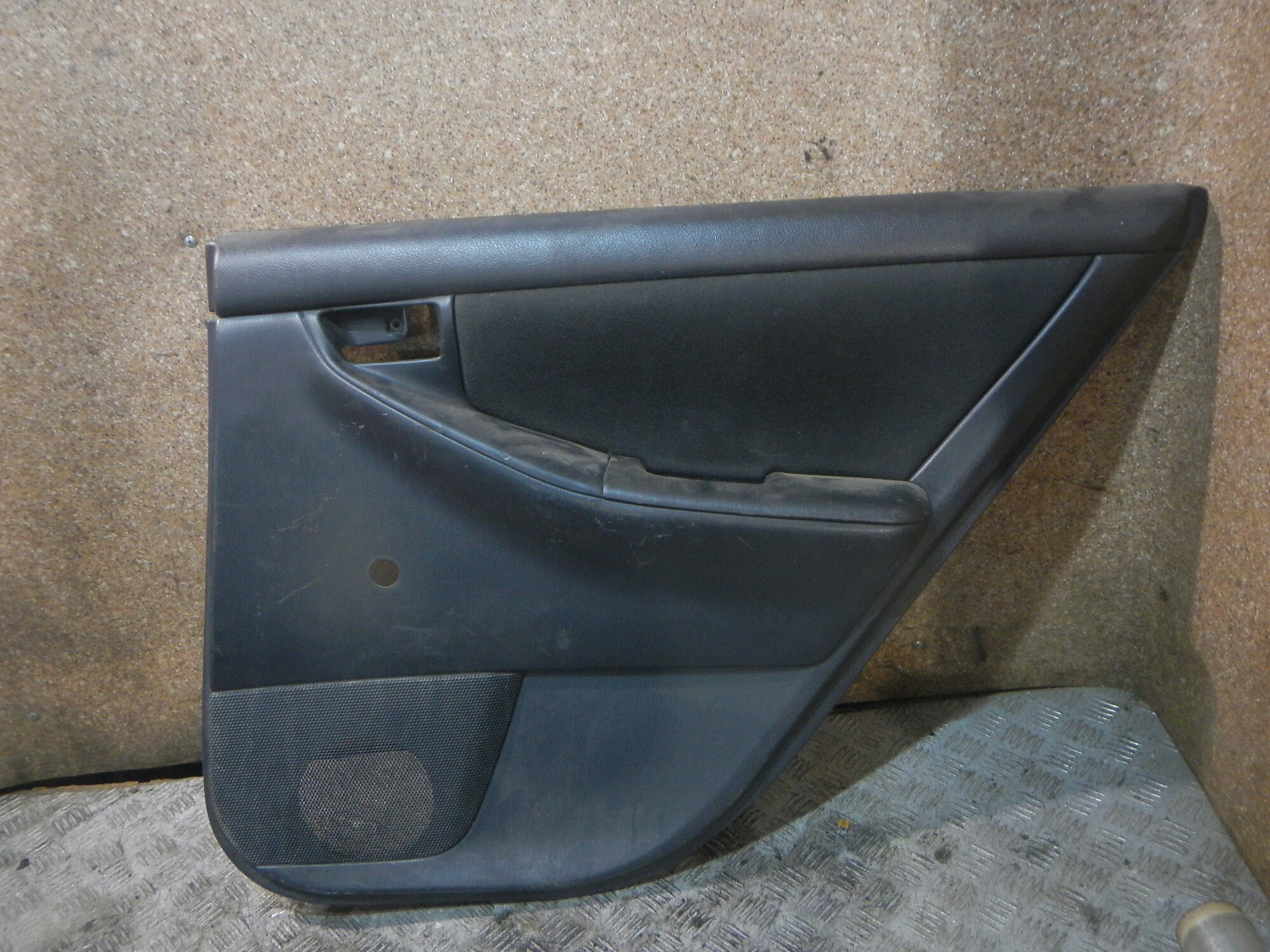 Б/У Обшивка двери задней правой, Toyota (Тойота)-COROLLA 120 (01-06) TOYOTA COROLLA 120 (01-06) Седан,механический с/п. Ц...