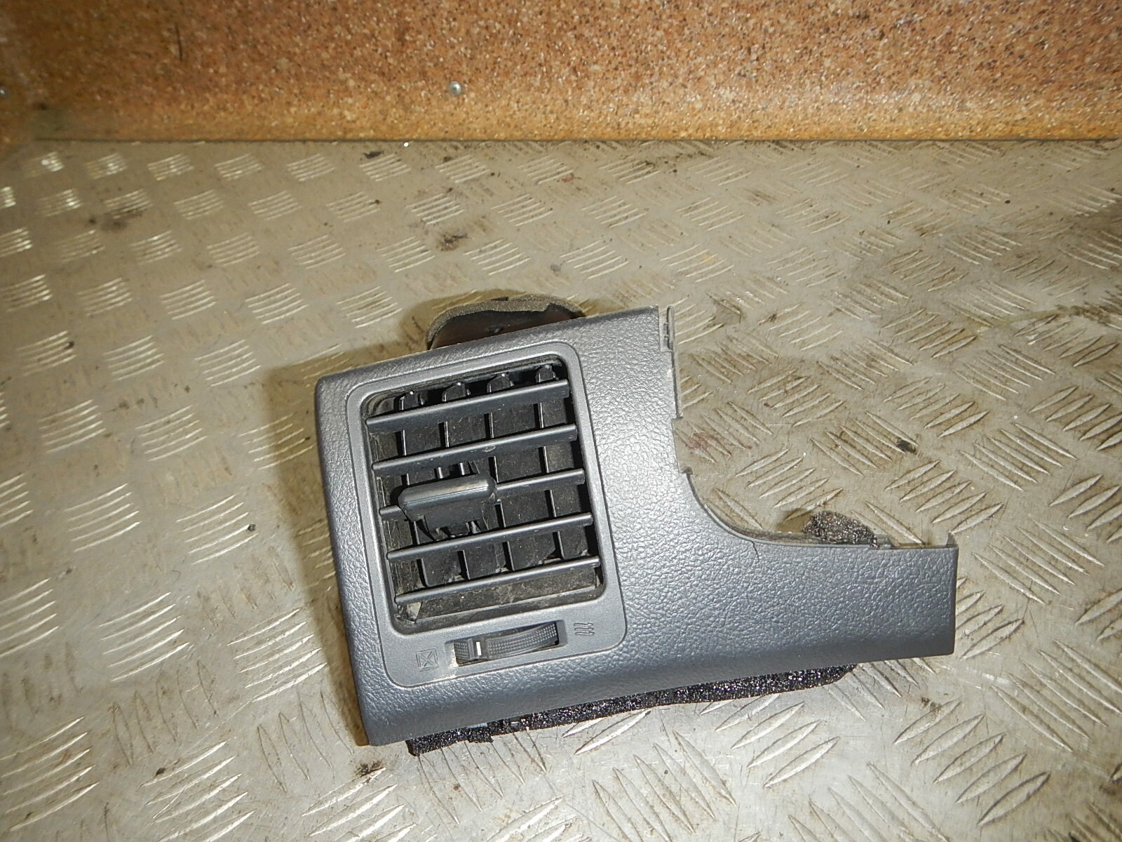 Б/У Дефлектор воздушный, Toyota (Тойота)-COROLLA 150 (06-) TOYOTA COROLLA 150 (06-) левый Потертости. 603360 TOYOTA арт. ...