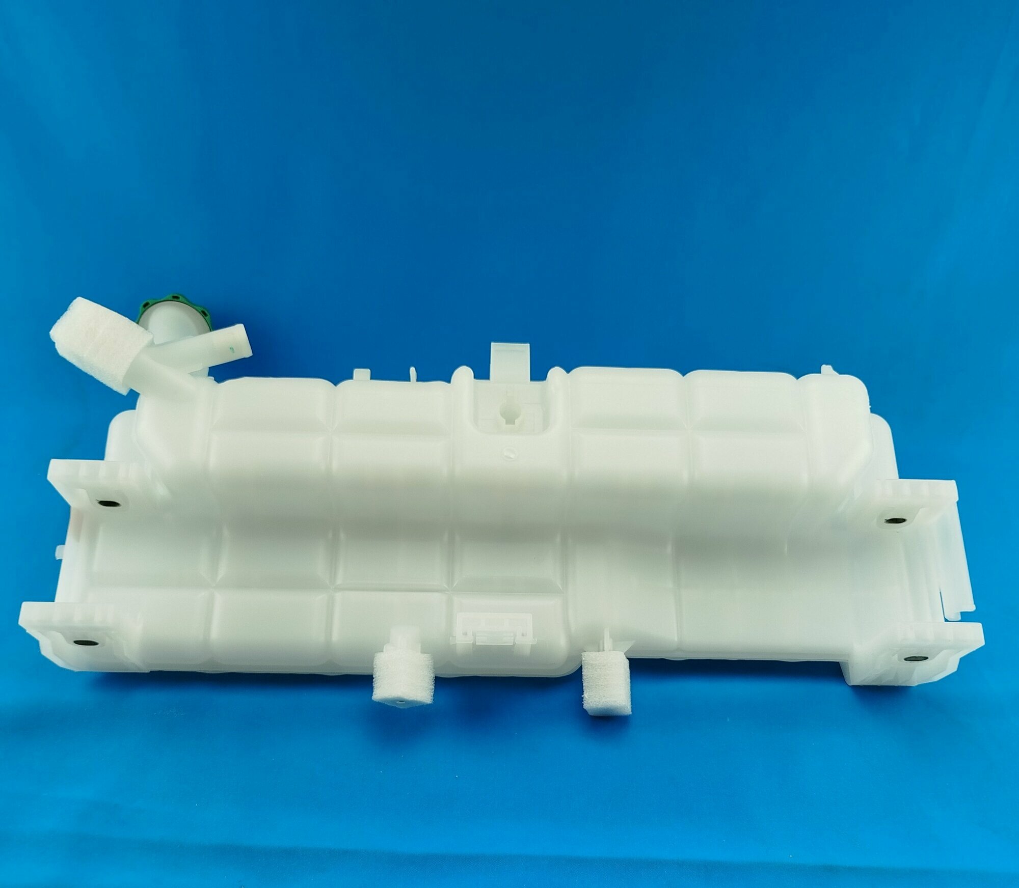 Бачок расширительный "LUZAR" для автомобилей КамАЗ 5490, MB Axor 01->, Atego 98->