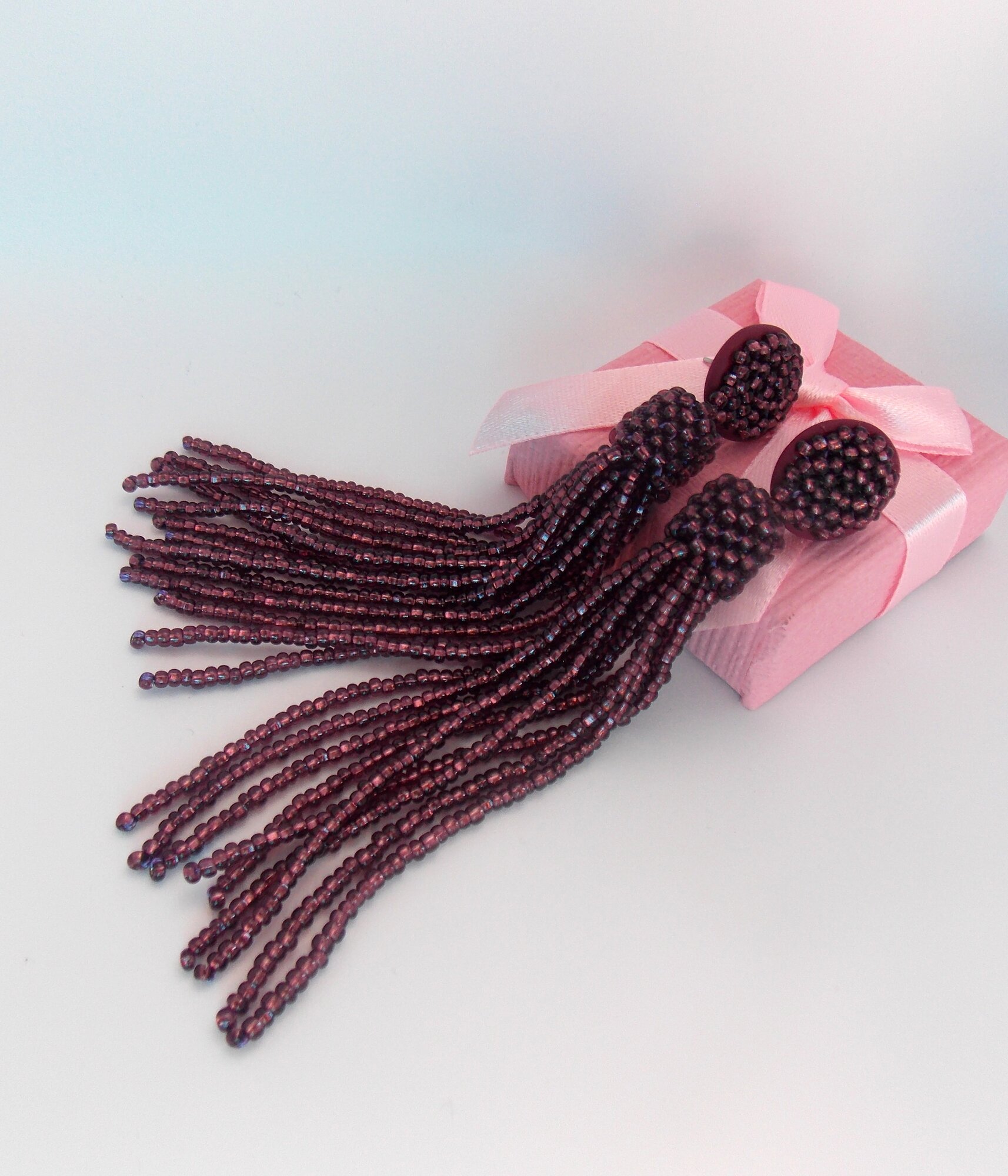 Серьги двусторонние, пусеты, бисер