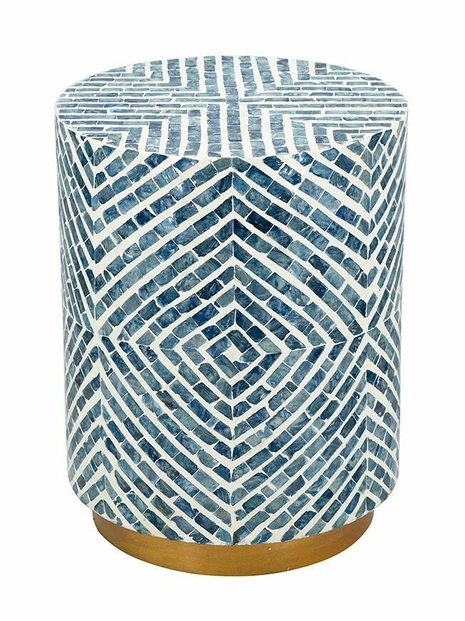 Столик акцентный с отделкой раковинами устриц 35х35х45см