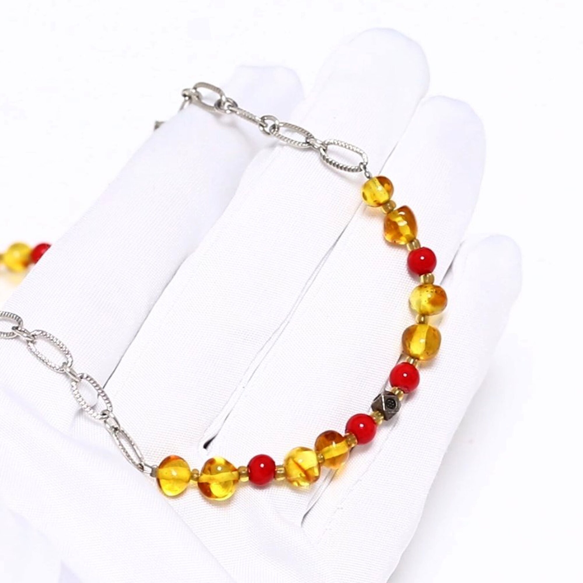 Бусы DIAMANT-ONLINE для очков с натуральным янтарем мятый шар