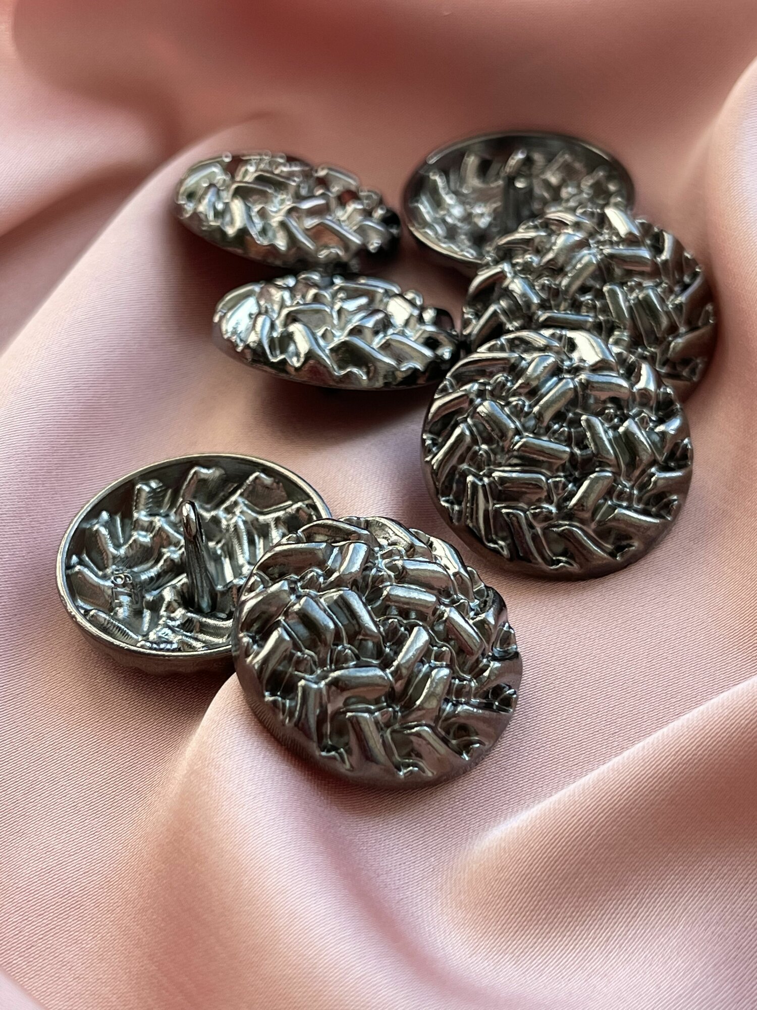 Пуговицы графитовые 23 мм, 7 штук