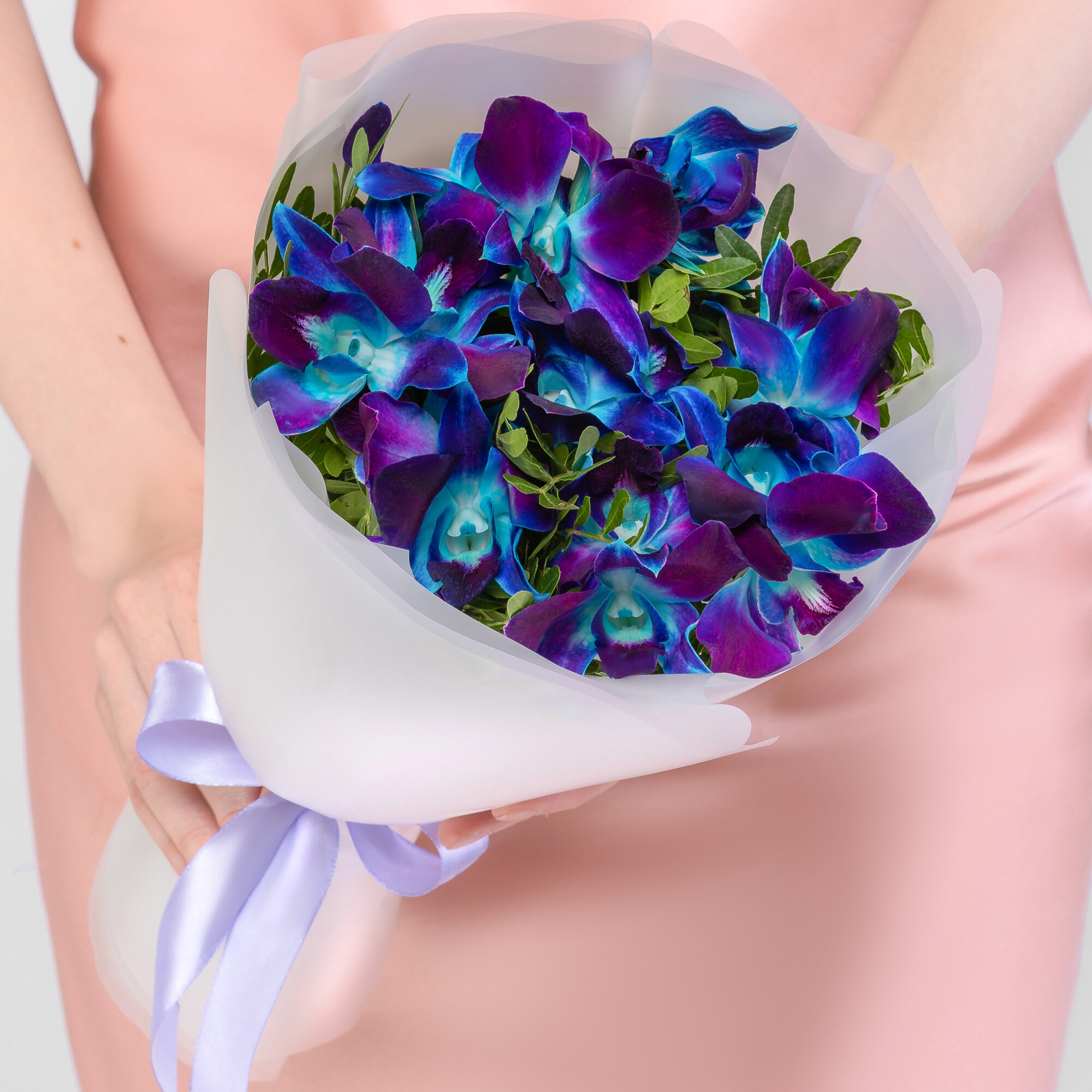 Букет Мегацвет24 "Космос", 25 бутонов орхидей, сборка в дизайнерскую упаковку