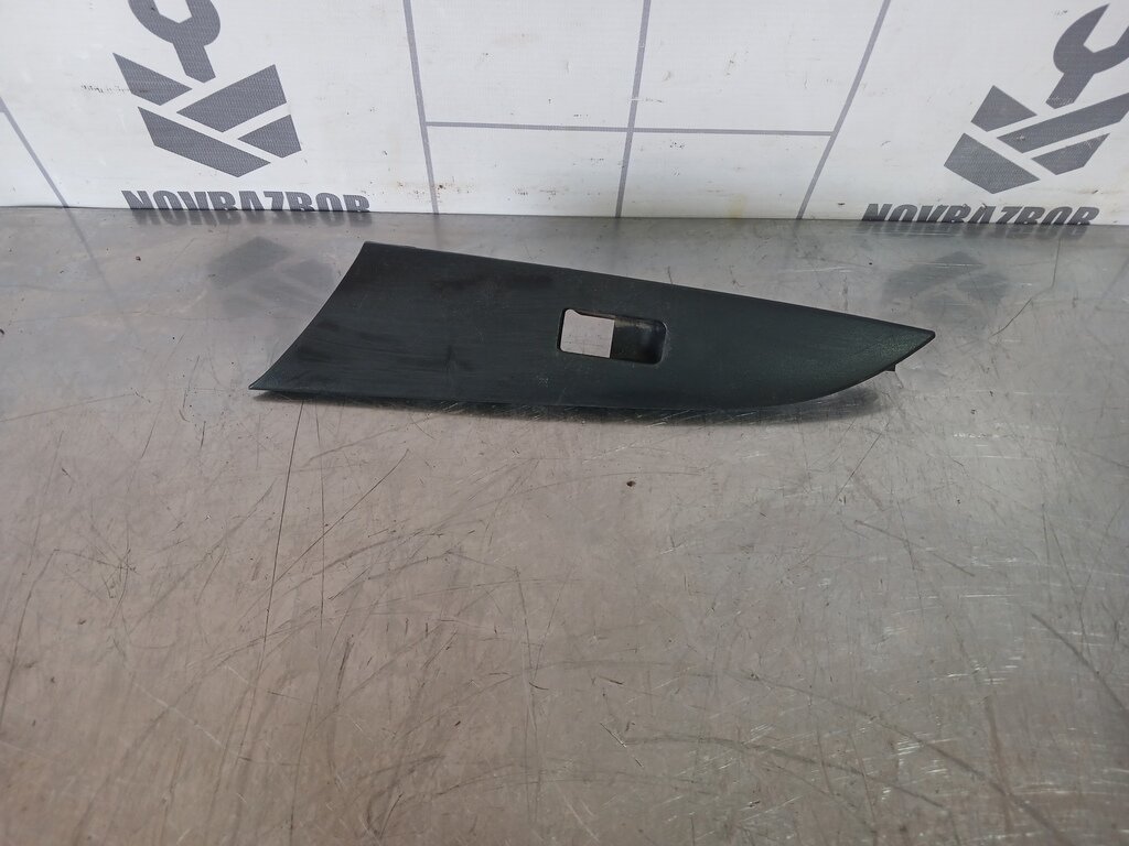 Накладка (кузов внутри) Mazda Mazda 3 BK 02-09