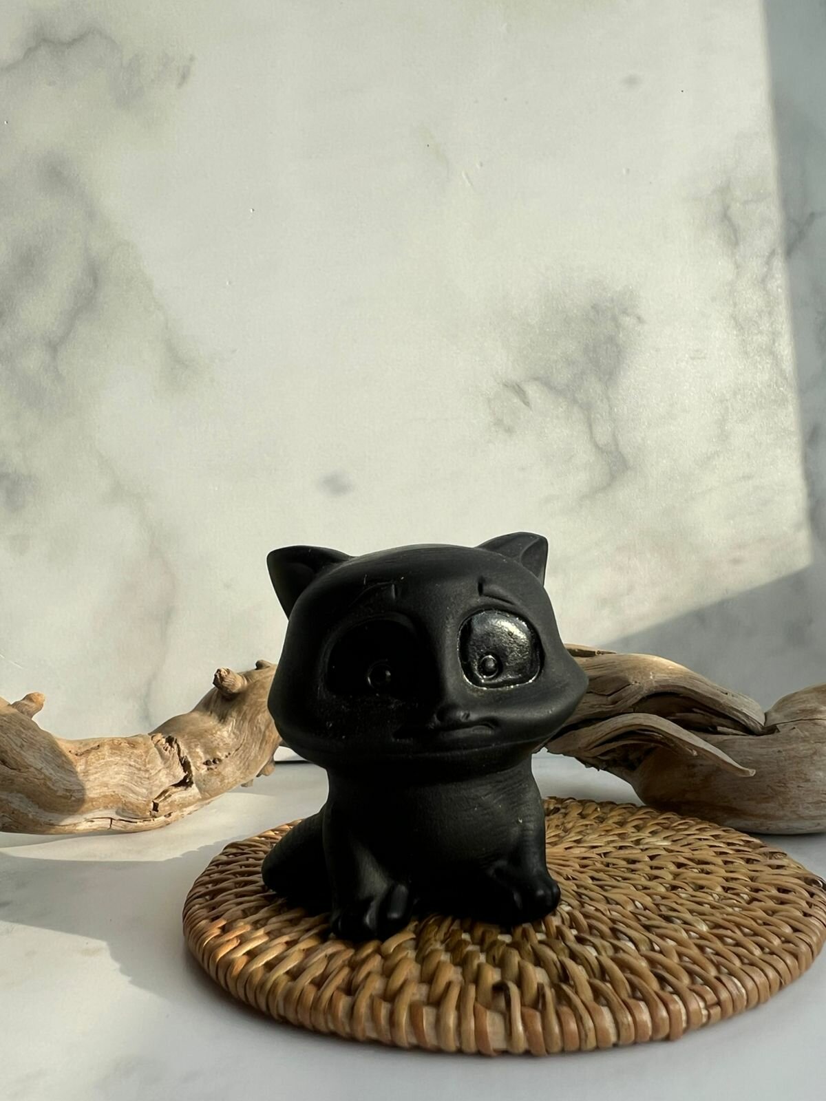 Сувенир-фигурка "Кот мультяшный" из натурального камня обсидиан