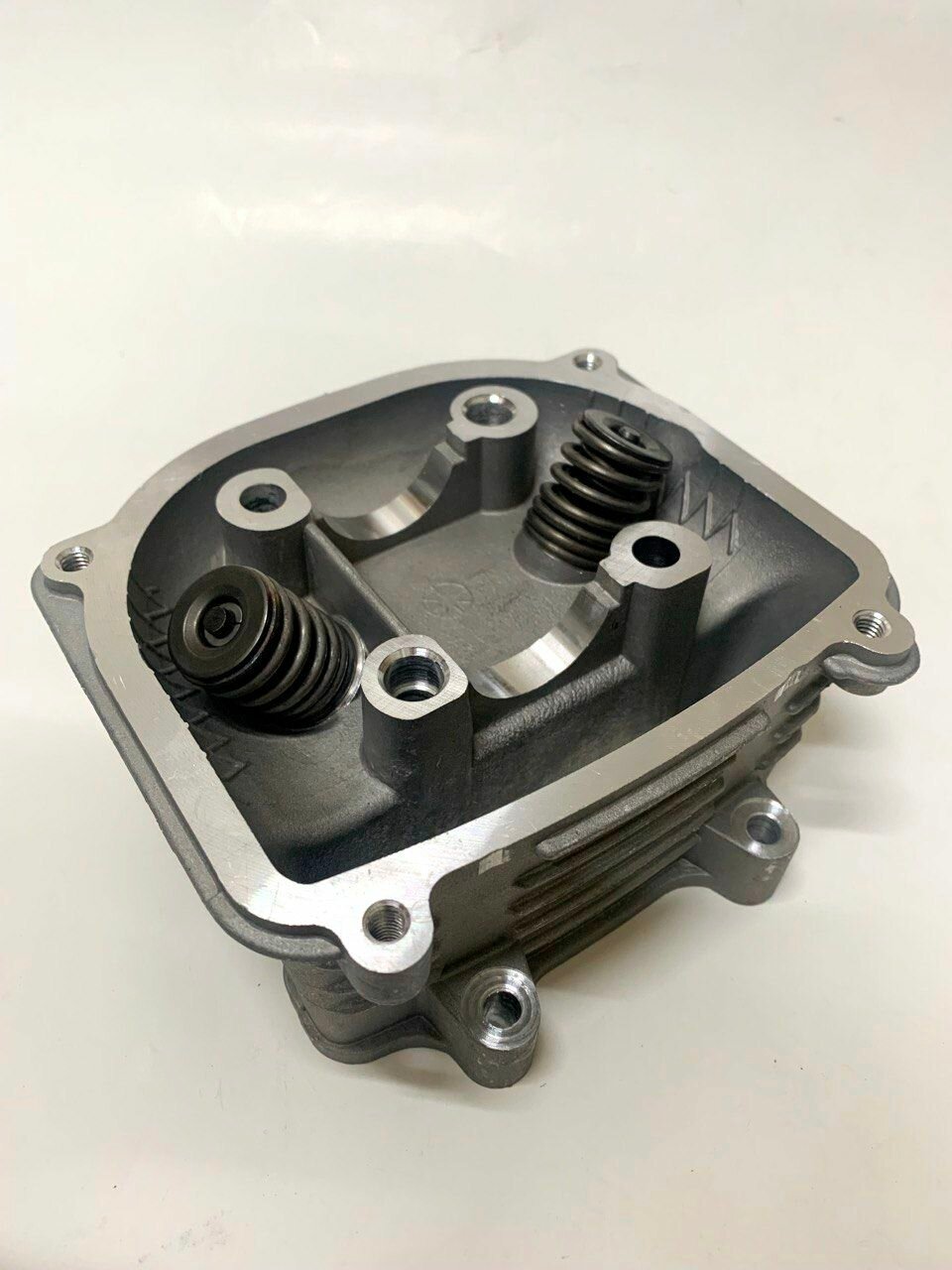 Головка цилиндра 4Т двигатель 152QMI (52,4мм, 125см3) с клапанами