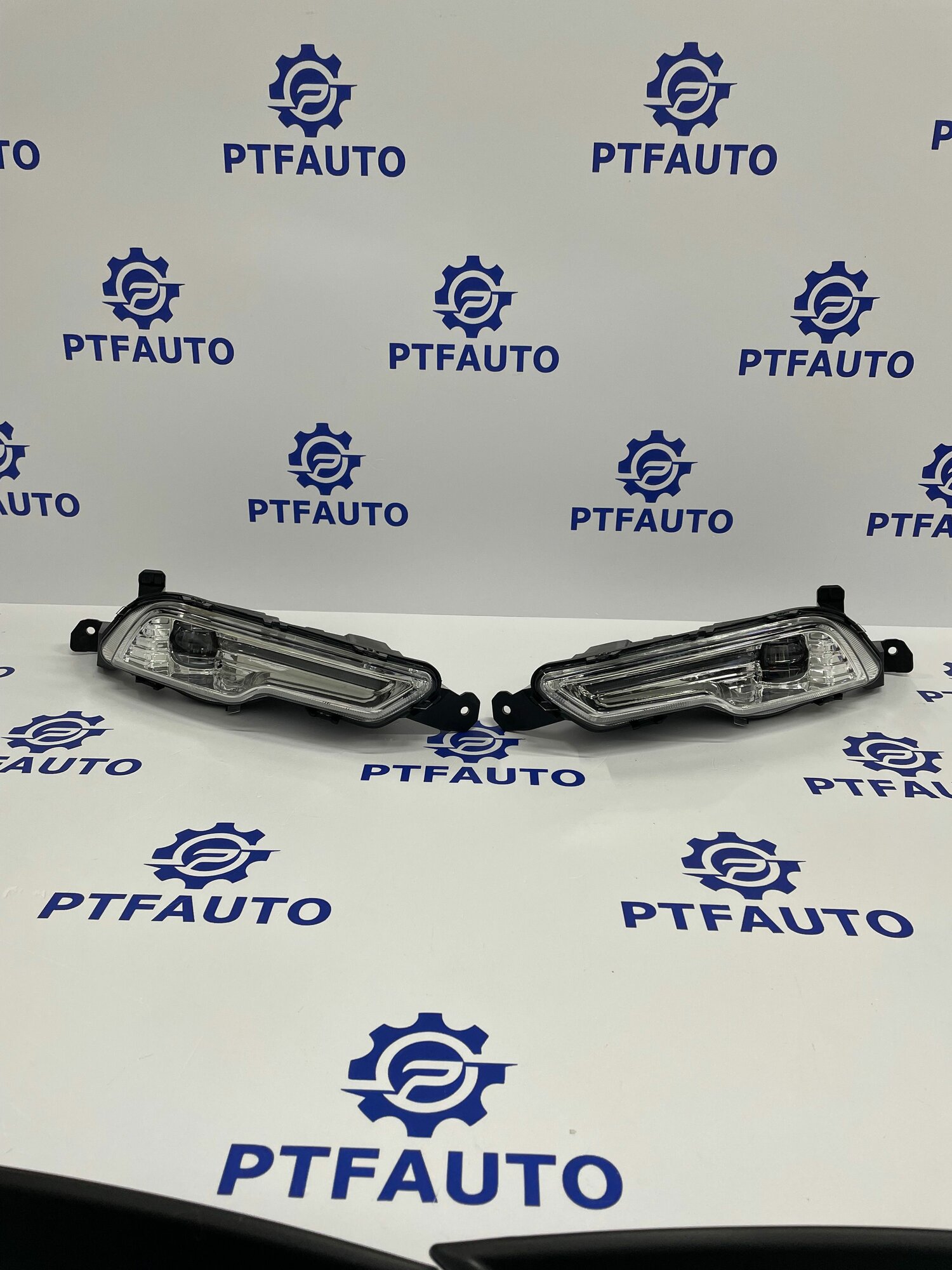 Противотуманные фары Ford Explorer — фото 1